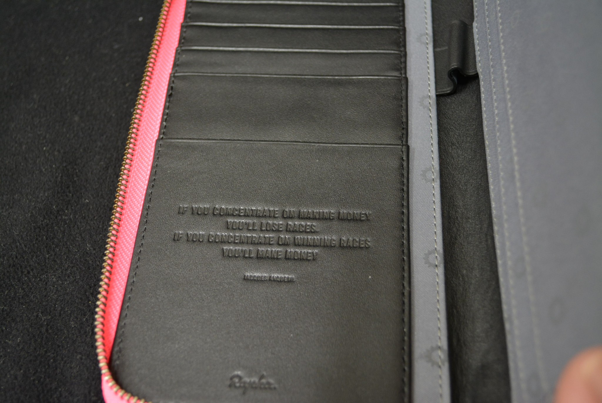 【ラファ】長財布（Transfer Wallet）の内側がvivid過ぎて返品交換した件 | 理系な人の趣味ブログ